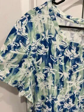 Bay Studio | Tops | Bay Studio Large Sydney Tee Blue Green Floral ...